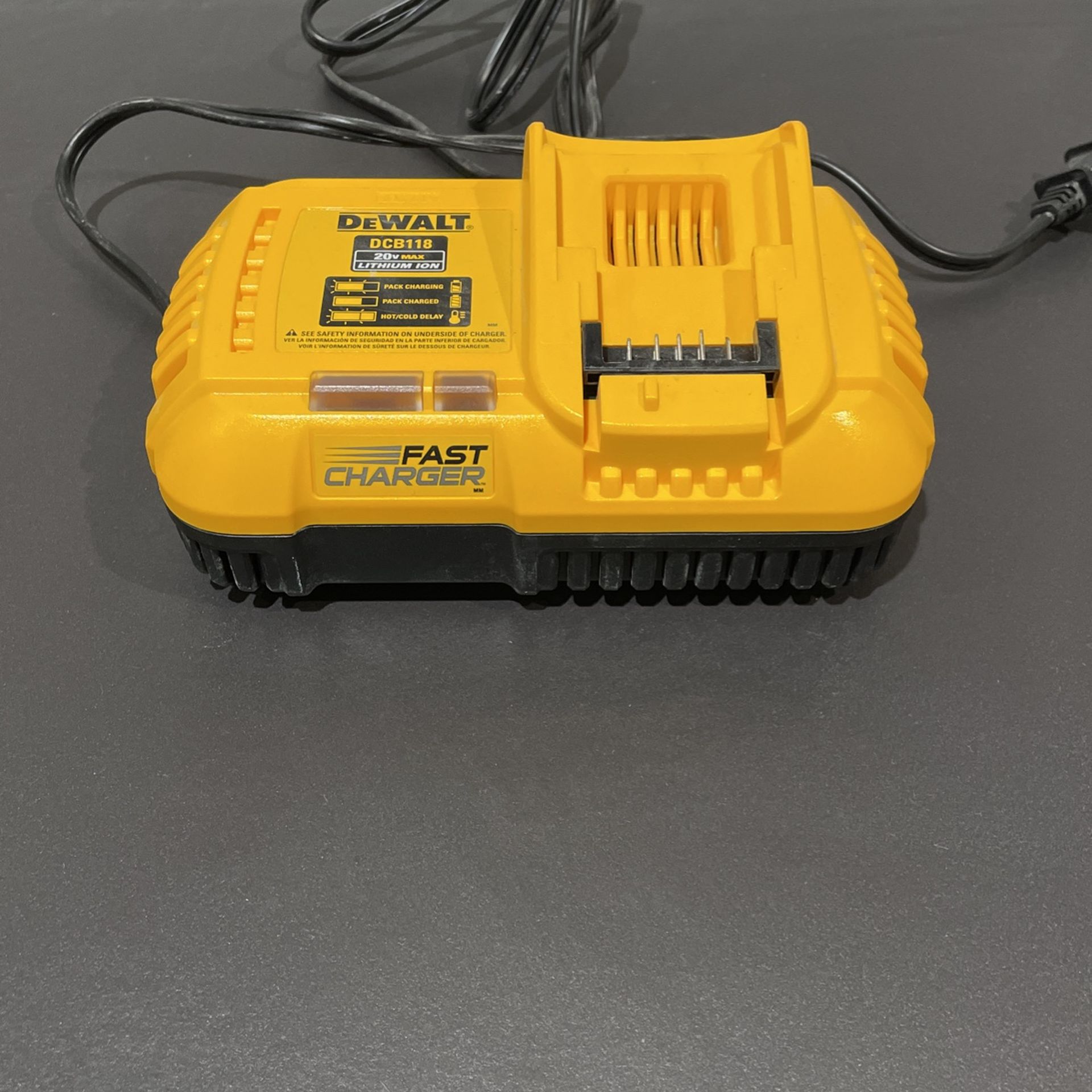 Dewalt Fast Charger DCB118 for Sale in Fairfax, VA - OfferUp