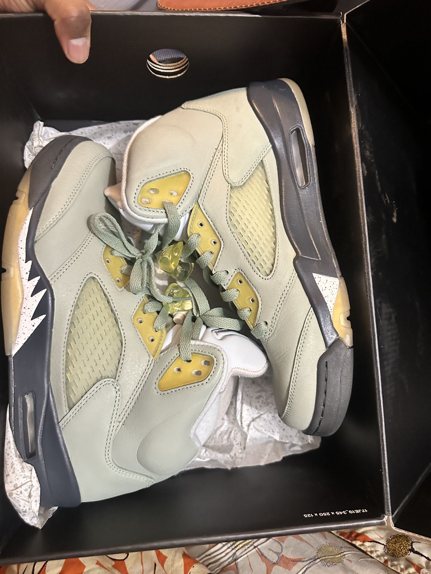 Air Jordan 5 Retro Jade for Sale in Miami, FL - OfferUp