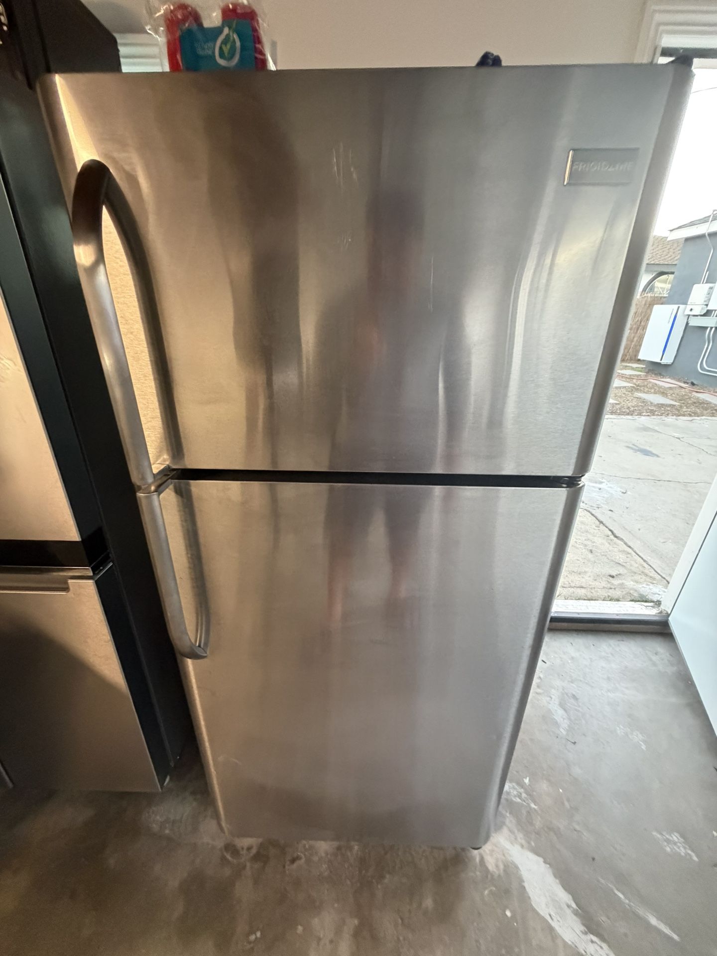 Frigidaire Fridge for Sale in South Gate, CA - OfferUp