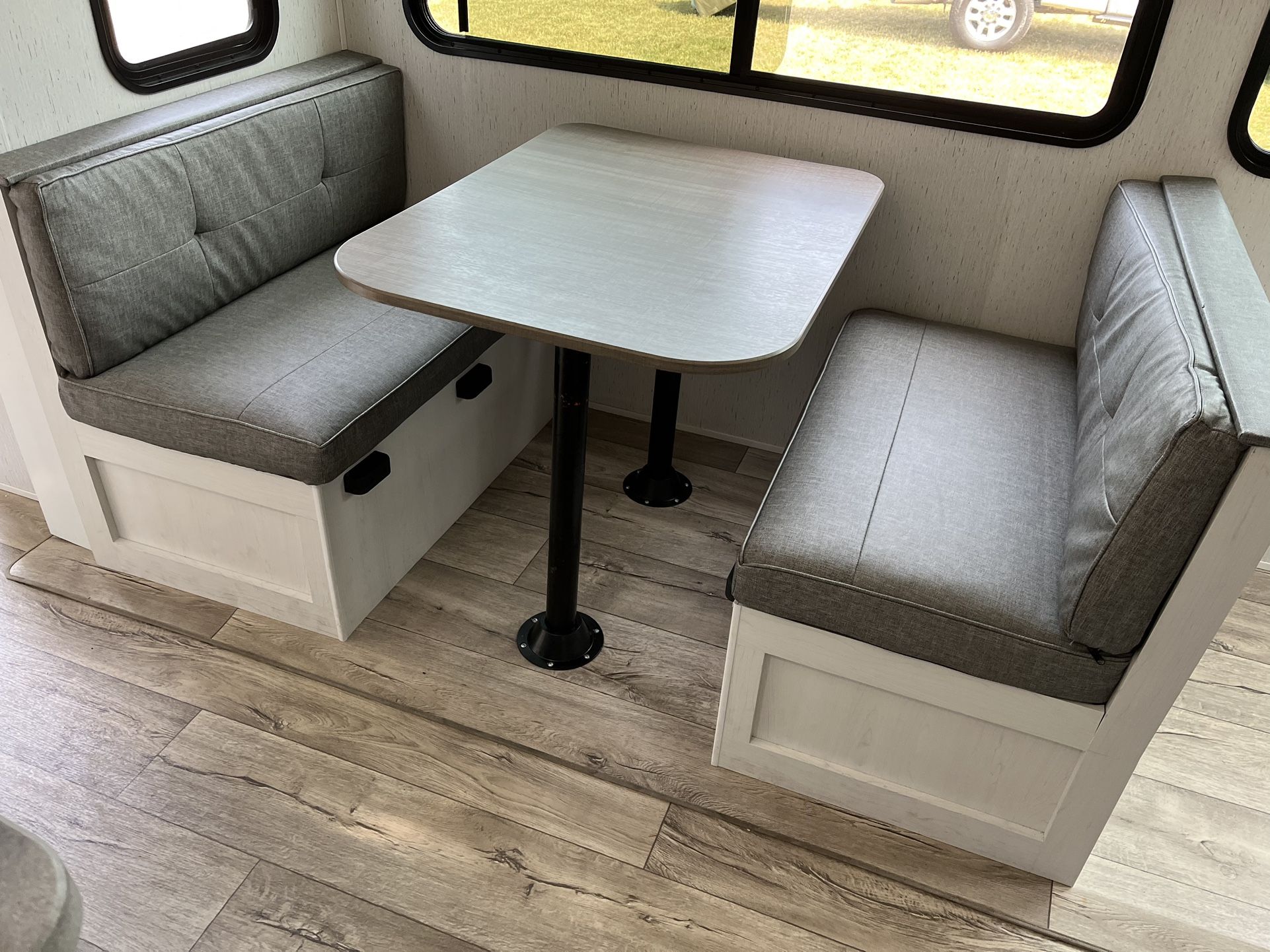 Dinette From Fifth Wheel for Sale in Federal Way, WA - OfferUp