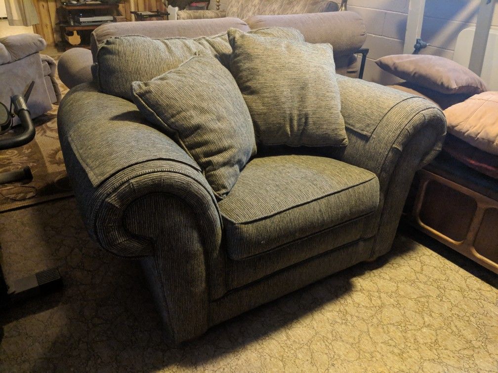 Green overstuffed chair for Sale in Brooklyn, OH - OfferUp