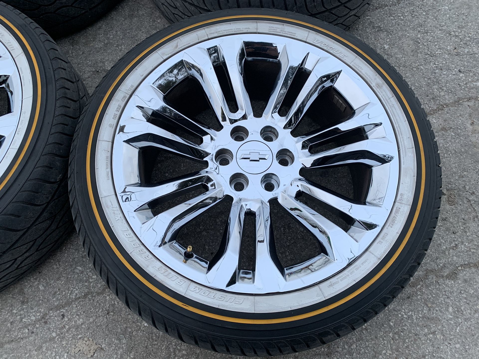 Like new 22” Chevy / GMC Chrome Rims And Vogue Tires 22 Wheels 22s ...
