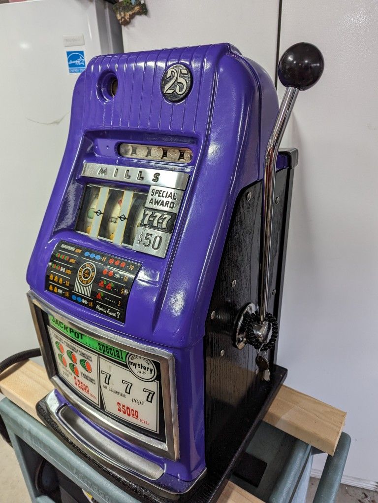 Mills High Top Quarter Light Up Slot Machine 40s for Sale in Bonney ...