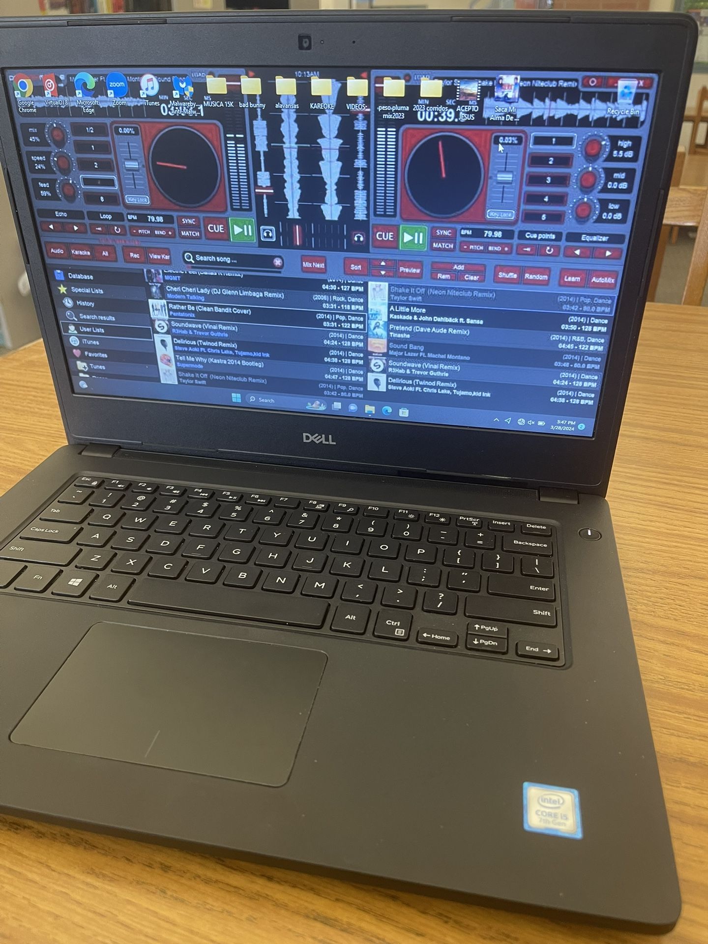 Laptop DELL iCORE 7 7th Generation LENOVO iCORE 7 Tamaño 14.5” 260 ssd ...