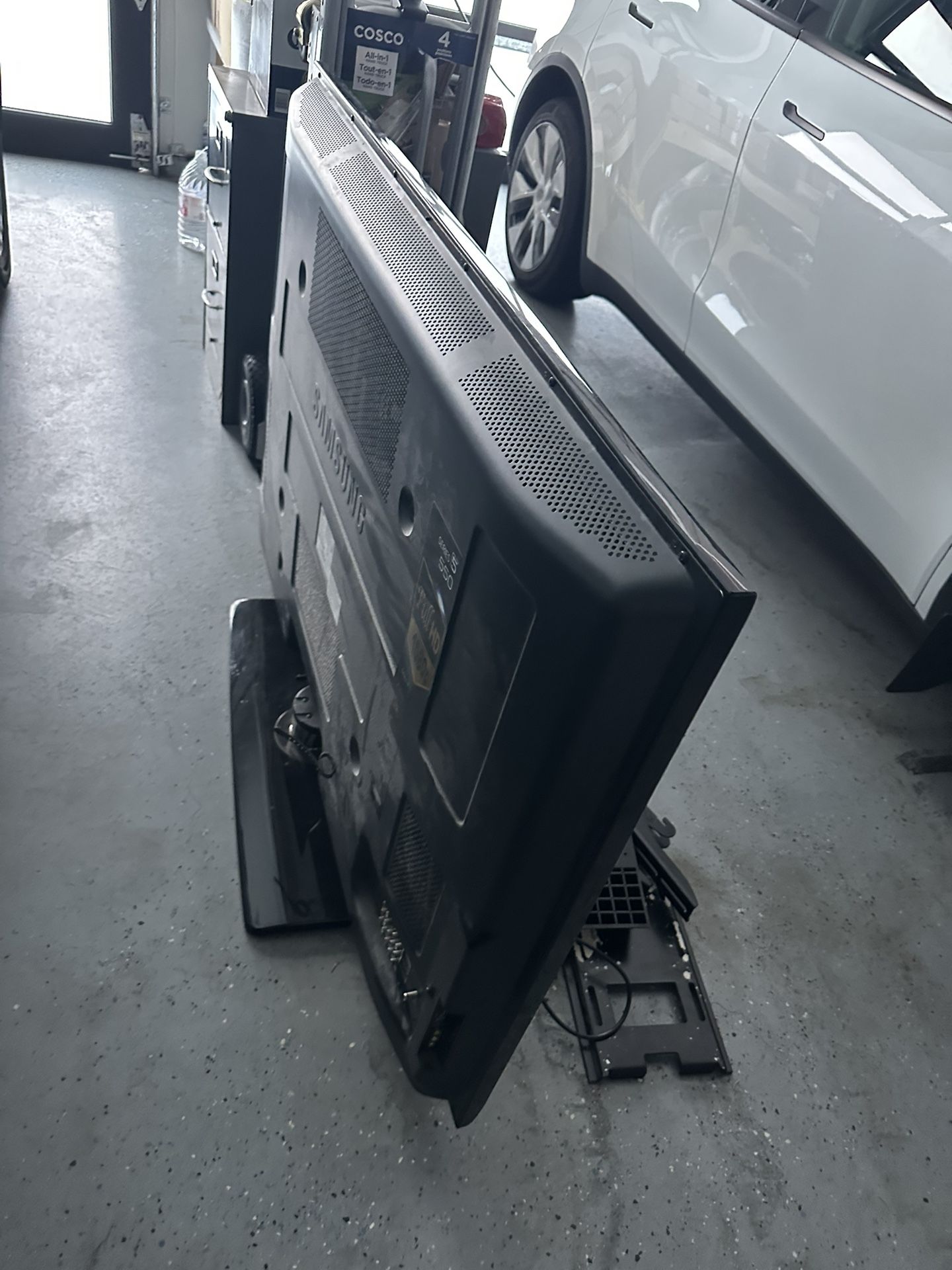Free Tv (pending) for Sale in Renton, WA - OfferUp