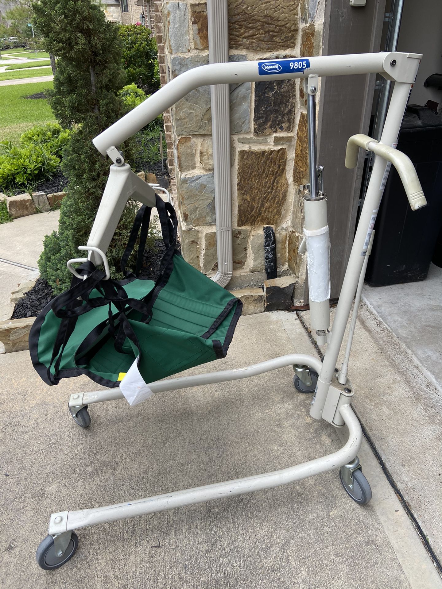 INVACARE 9805P Hoyer Lift for Sale in Rosharon, TX - OfferUp