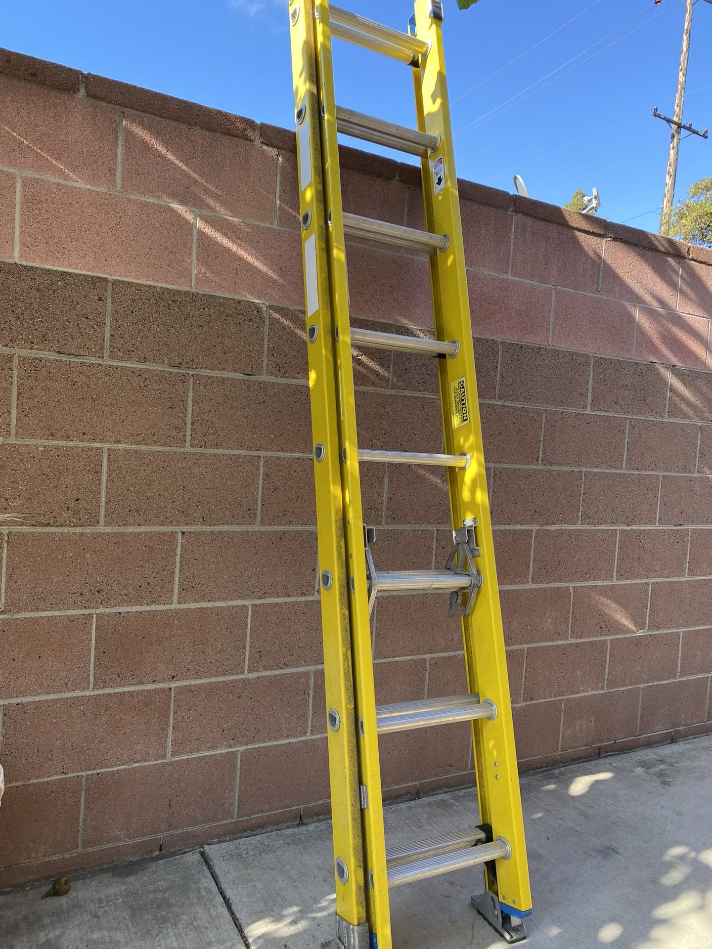 Werner Extension Ladder 16 Ft. Fiberglass for Sale in Santa Ana, CA ...