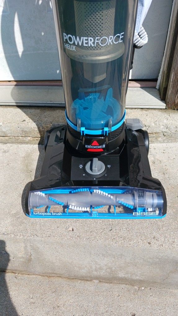 New BISSELL PowerForce Helix Bagless Upright Vacuum 3313 for Sale in ...