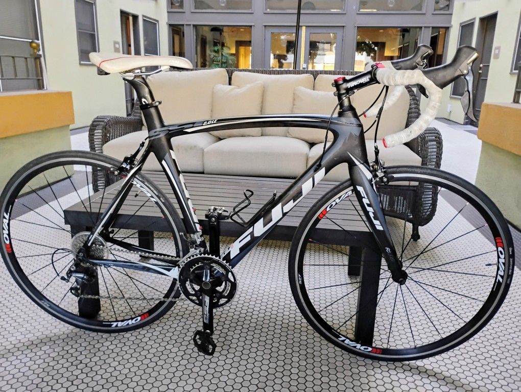 Fuji SST 2.0 LE Full Carbon Road Bike for Sale in San Diego, CA - OfferUp
