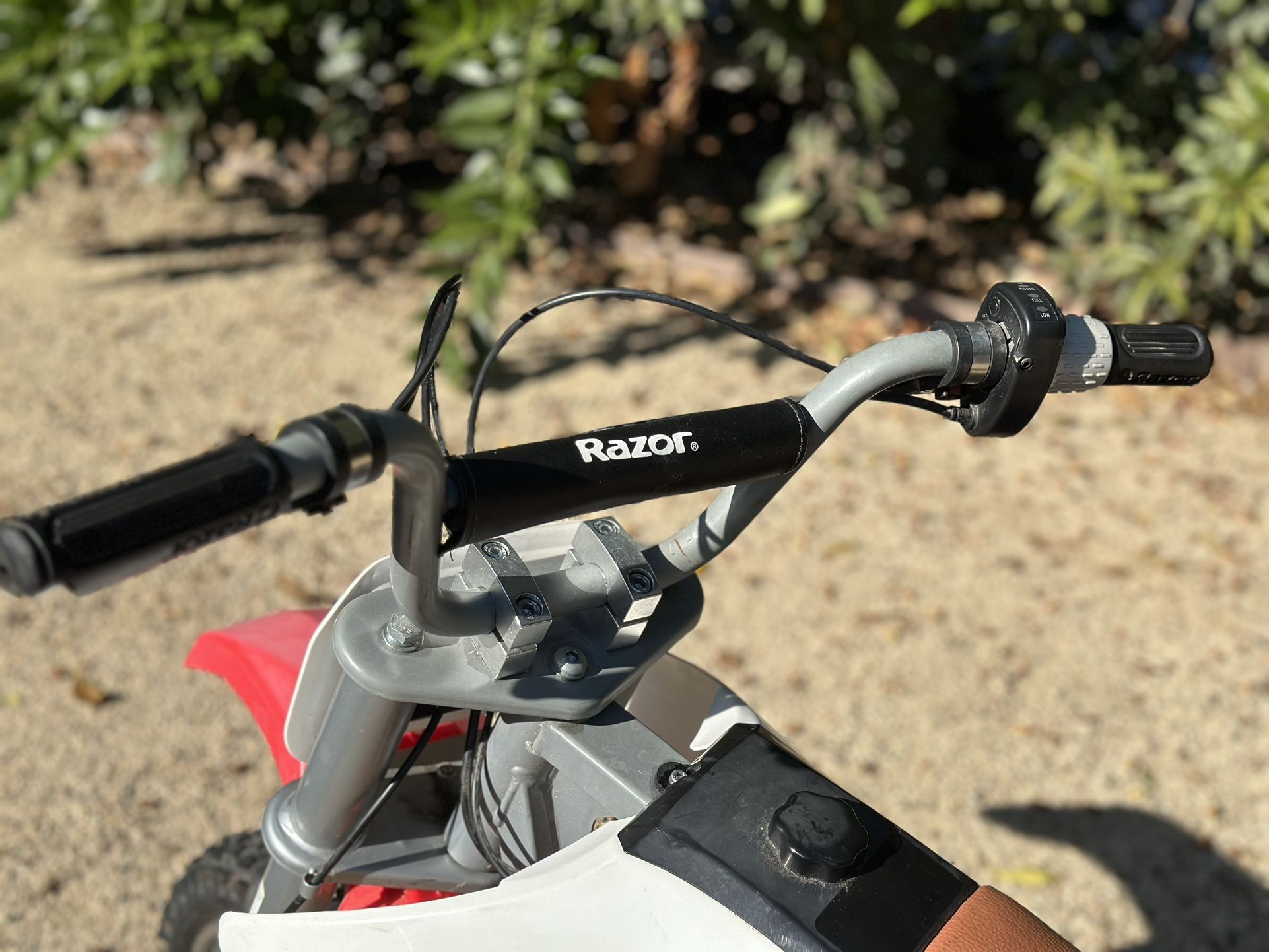 Razor Dirt Rocket SX500 McGrath Electric Powered Ride on Dirt Bike for ...