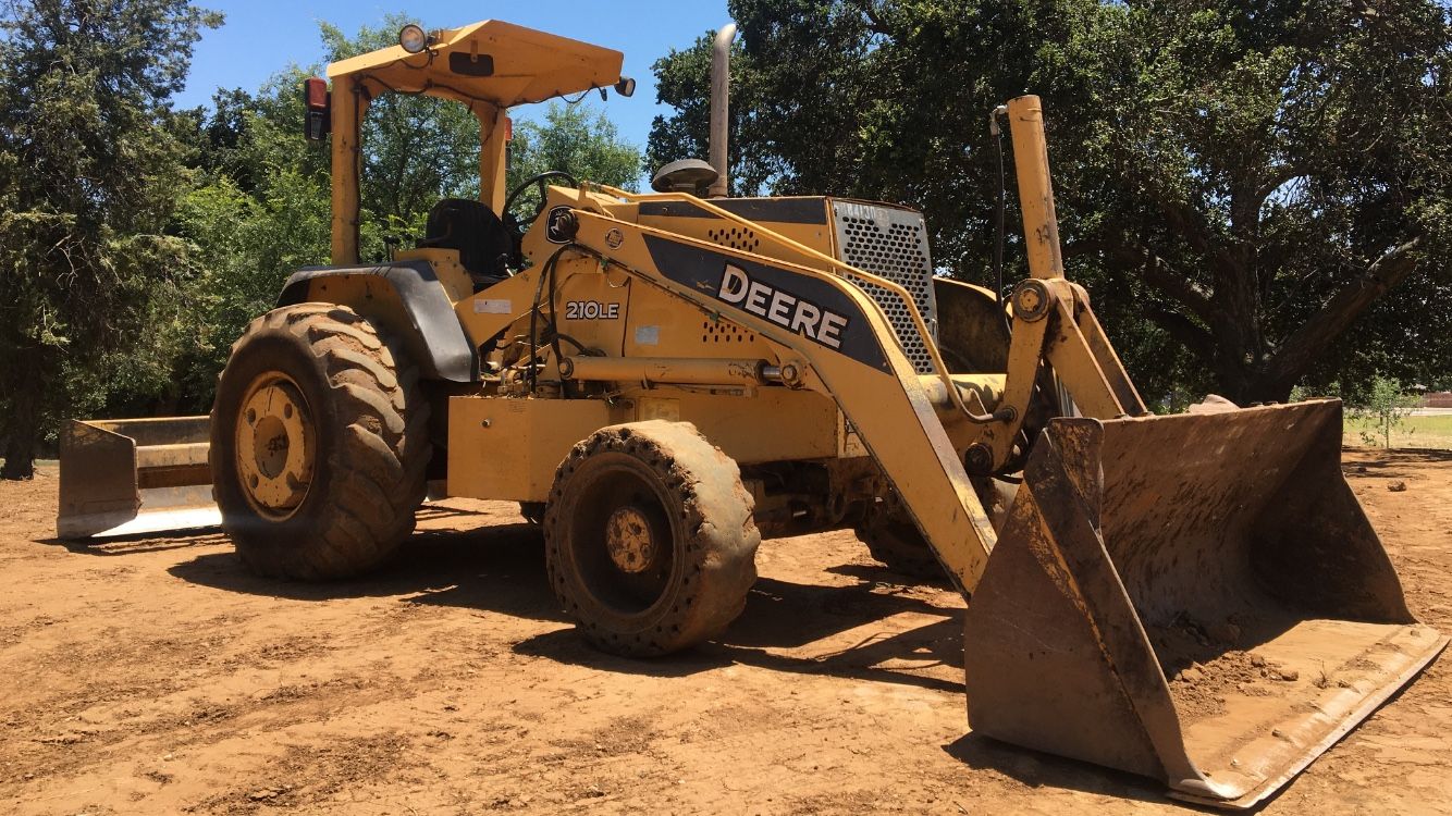 2005 210le skip loader tractor for Sale in Mentone, CA - OfferUp