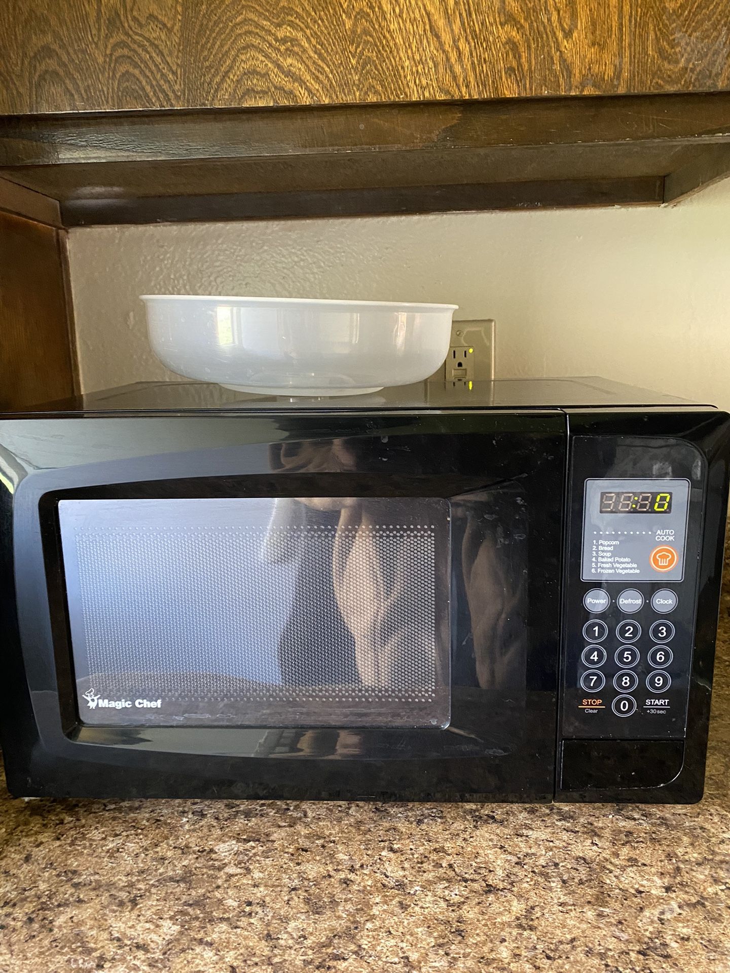 Magic Chef Microwave for Sale in Garden Grove, CA - OfferUp