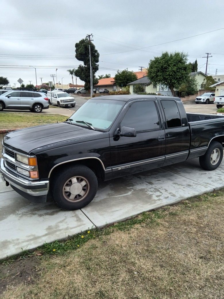 97 Chevy Silverado Extended Cab 1500 for Sale in Whittier, CA - OfferUp