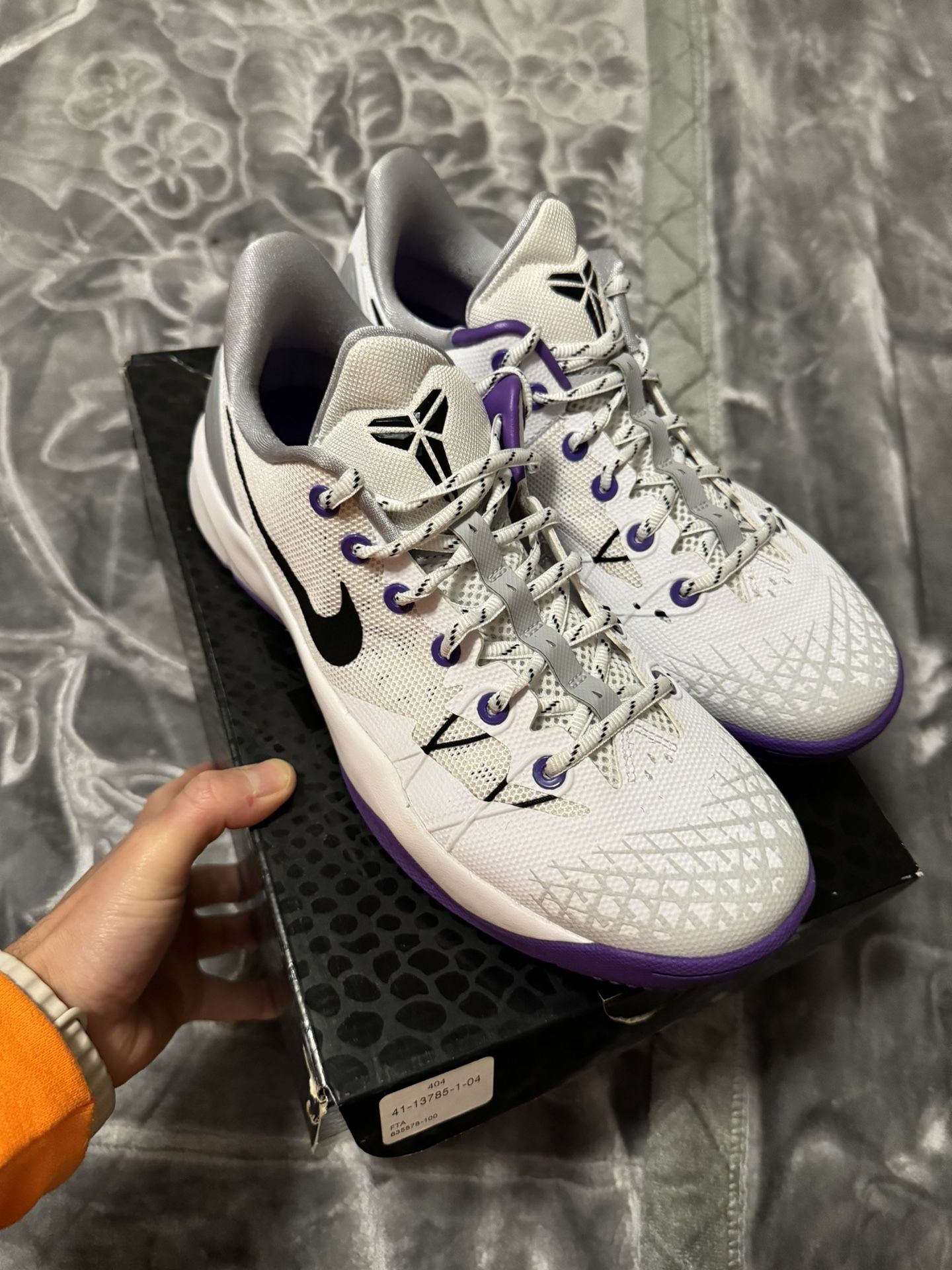 Zoom Kobe Venomenon 4 “Inline” Size 10 for Sale in Norfolk, VA - OfferUp