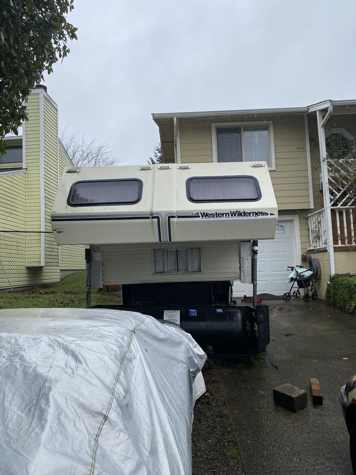 Western Wilderness 1996 Camper for Sale in Tacoma, WA - OfferUp
