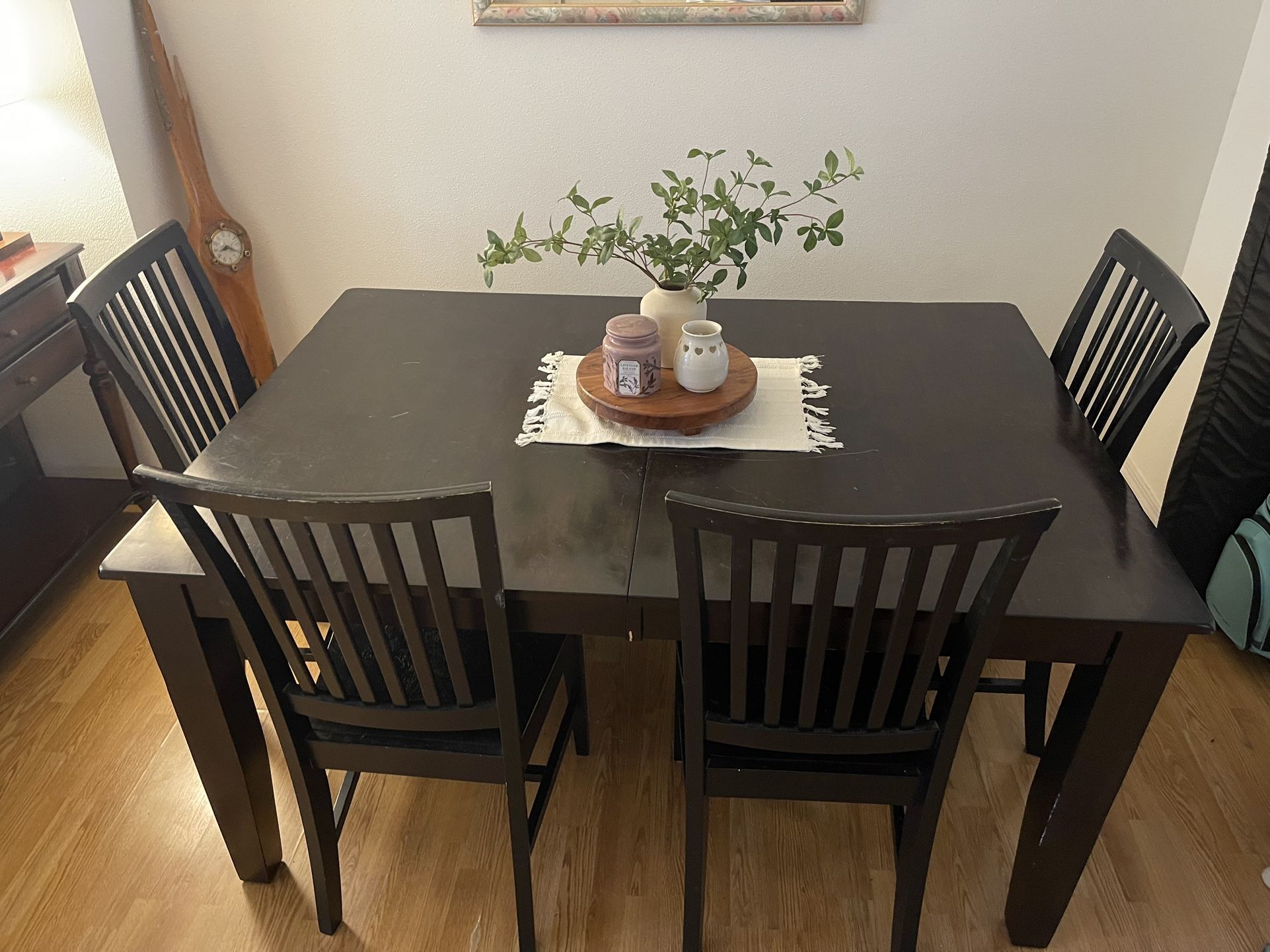***FREE*** Dining Room Table and Chairs for Sale in Kent, WA - OfferUp