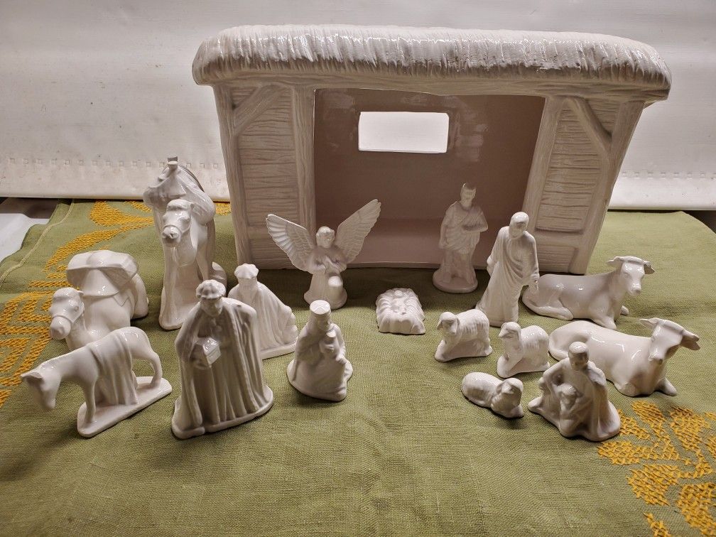 Ivory Ceramic Nativity Set - 17 Piece for Sale in Phoenix, AZ - OfferUp