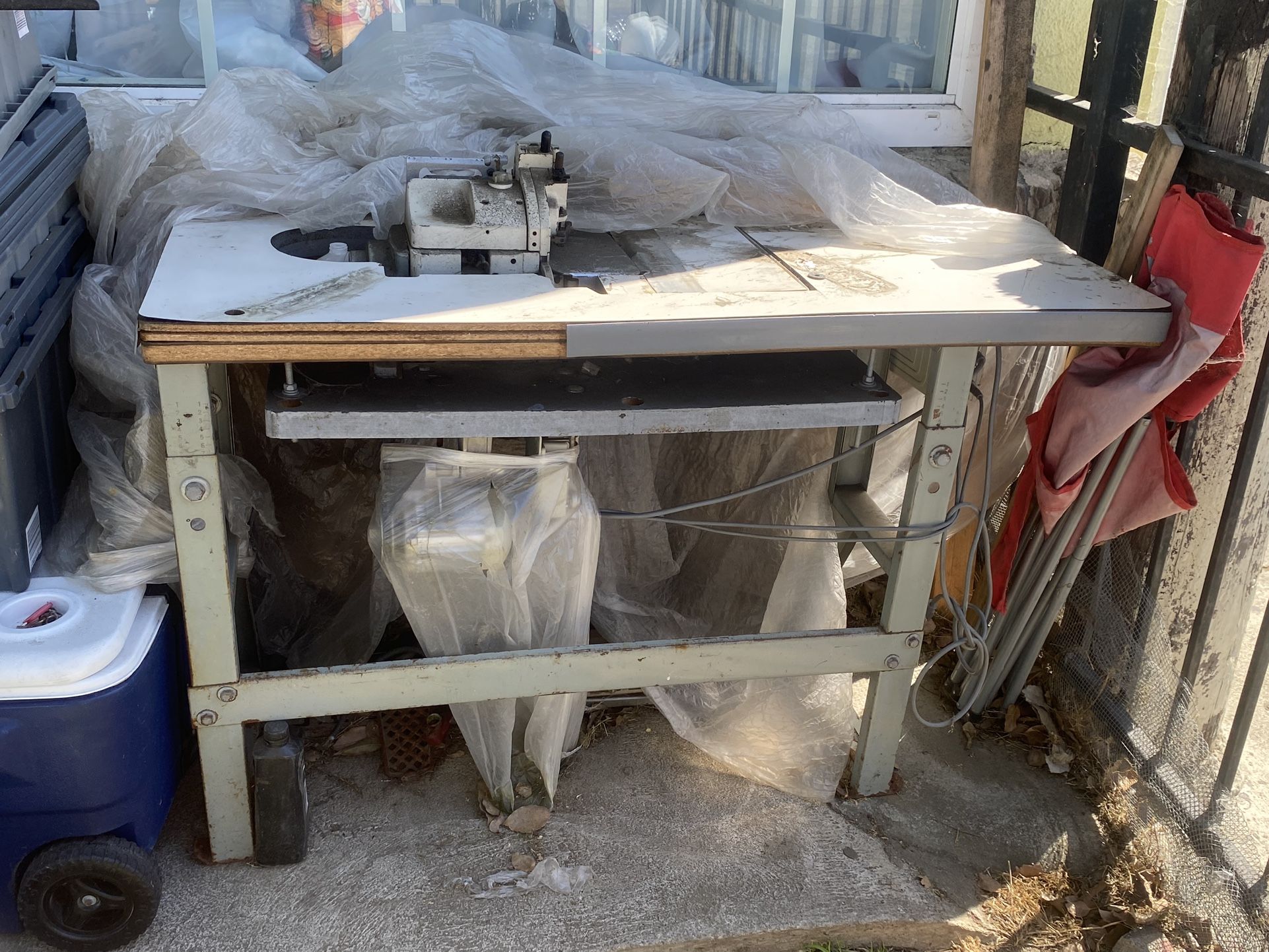 Overlock Sewing Machine for Sale in Bell Gardens, CA - OfferUp