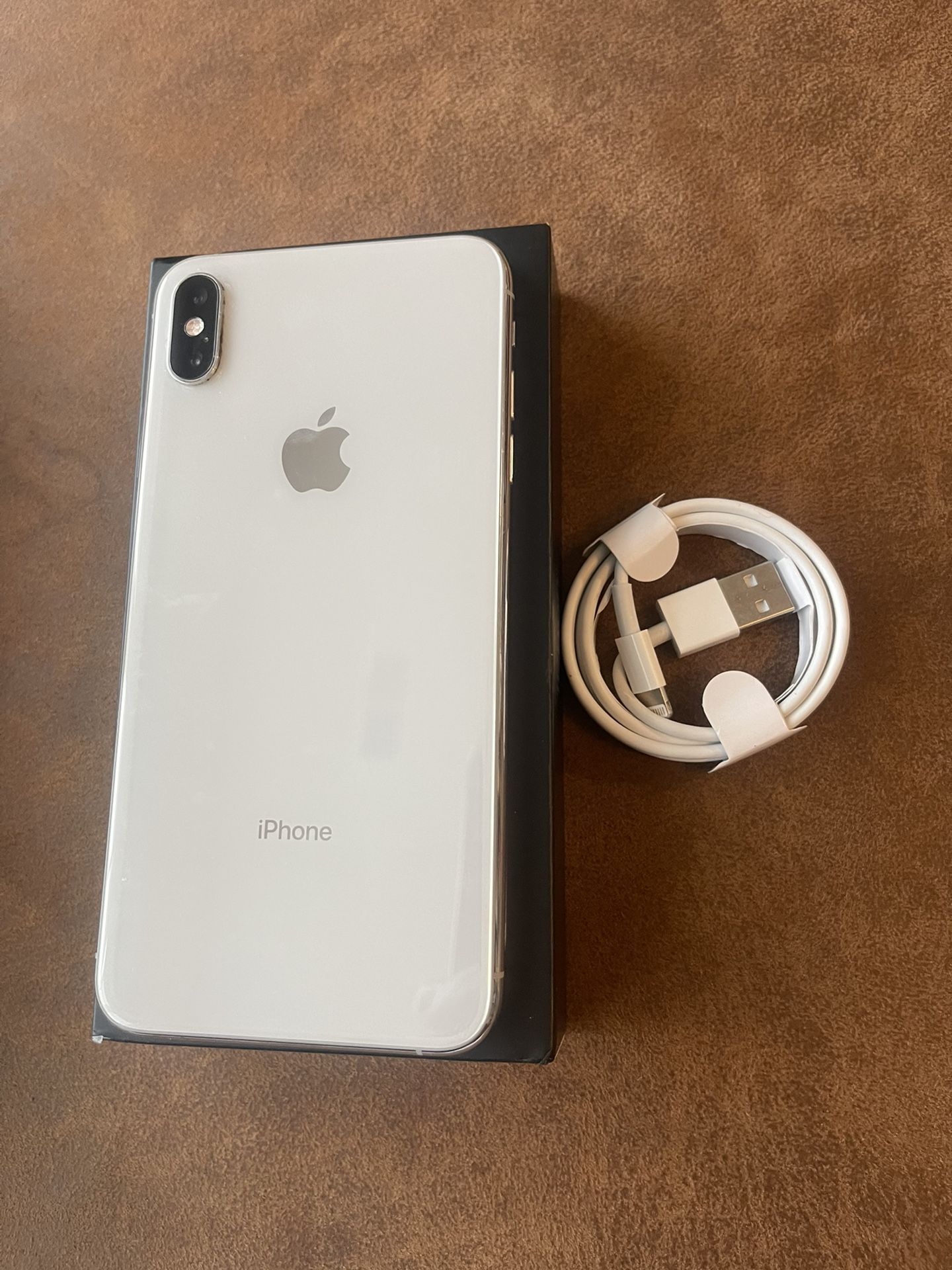iPhone XS Max 64g Factory Unlock Like New for Sale in Chicago, IL - OfferUp