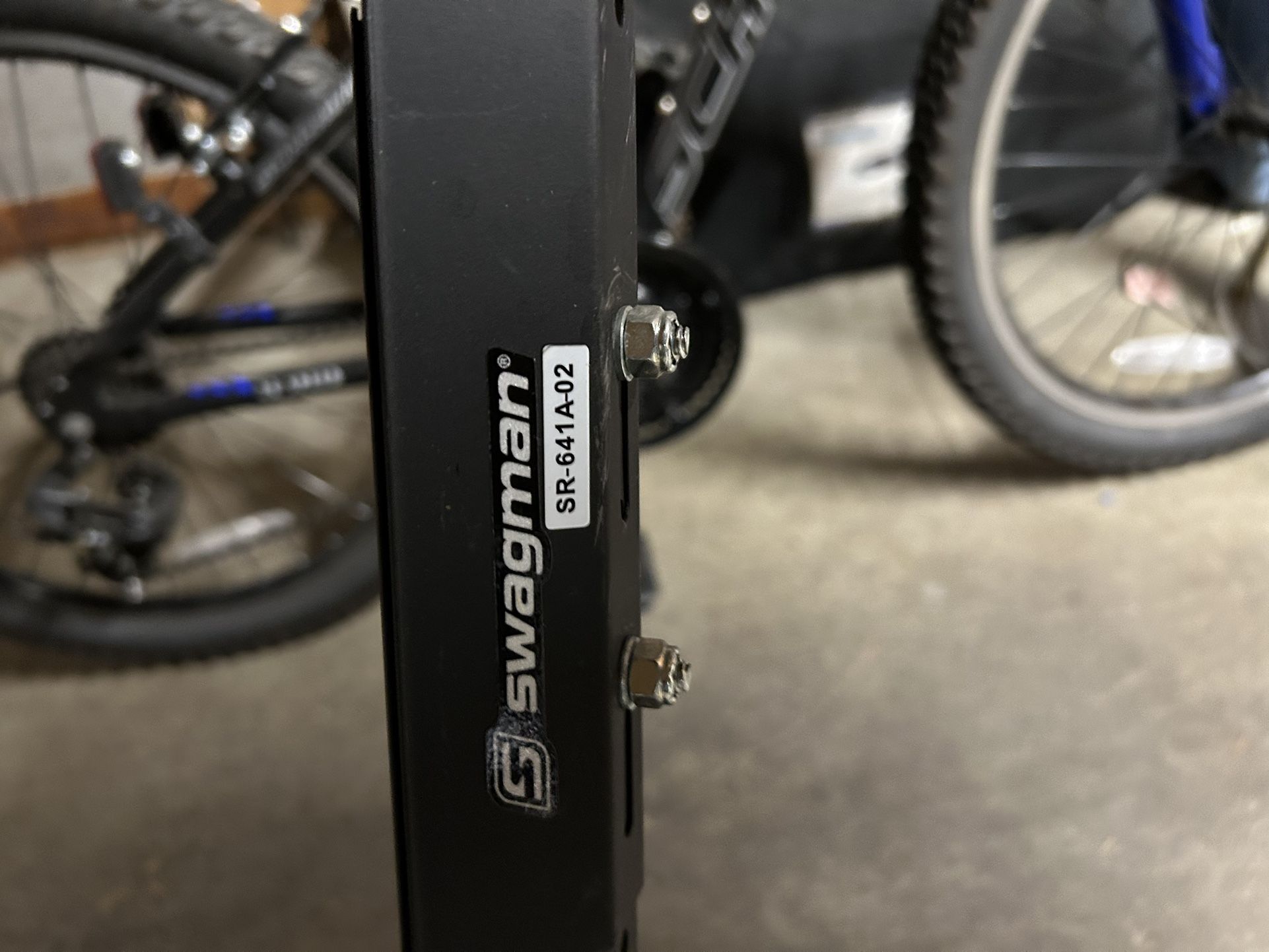 Bike Roof Mount Swingman SR-641A-02 for Sale in Shoreline, WA - OfferUp