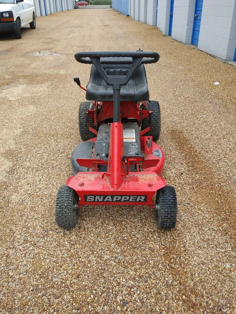 Snapper Classic 28" cut, riding mower for Sale in Dallas, TX - OfferUp