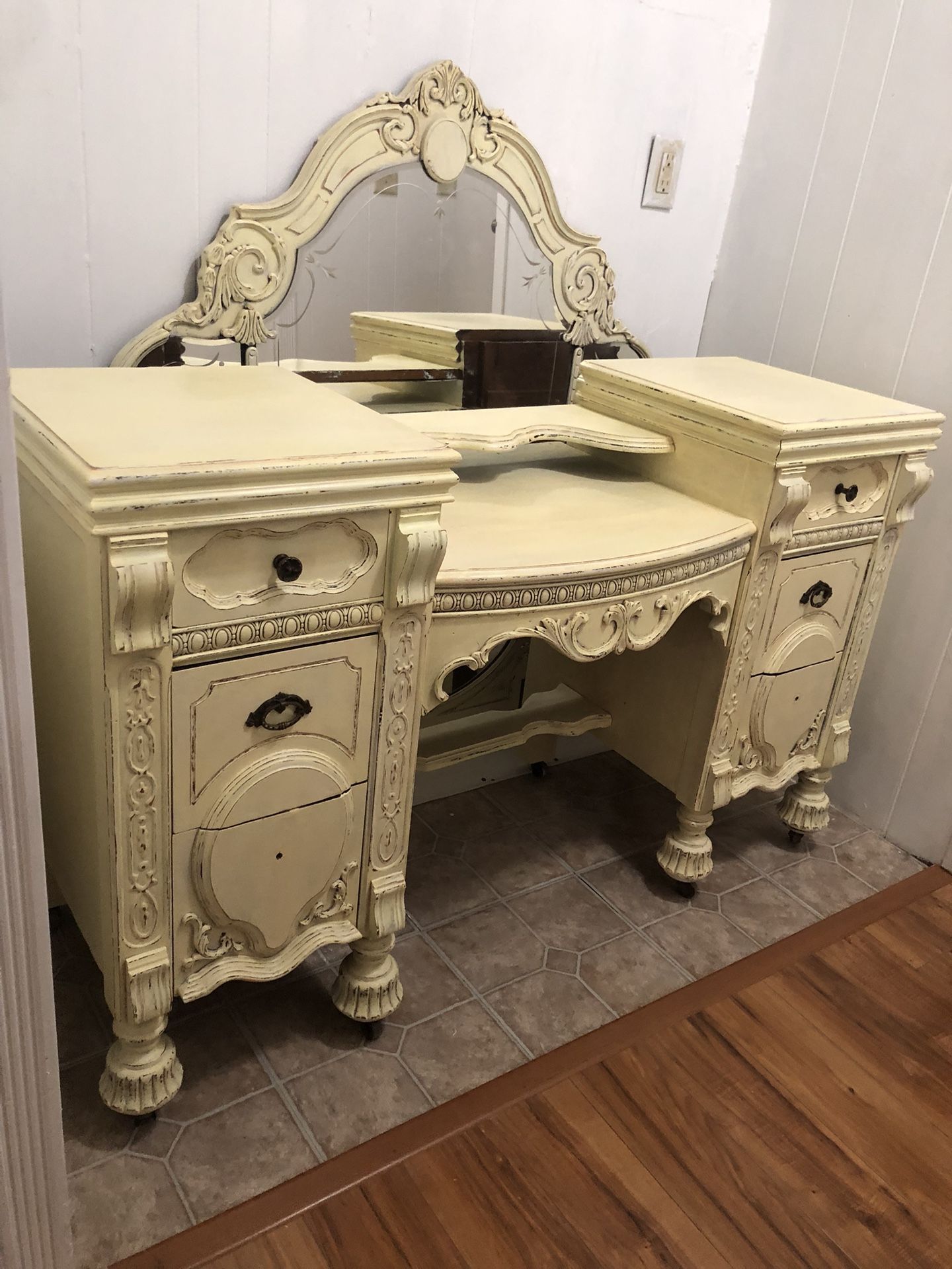 Beautiful Antique Victorian Vanity for Sale in Visalia, CA - OfferUp
