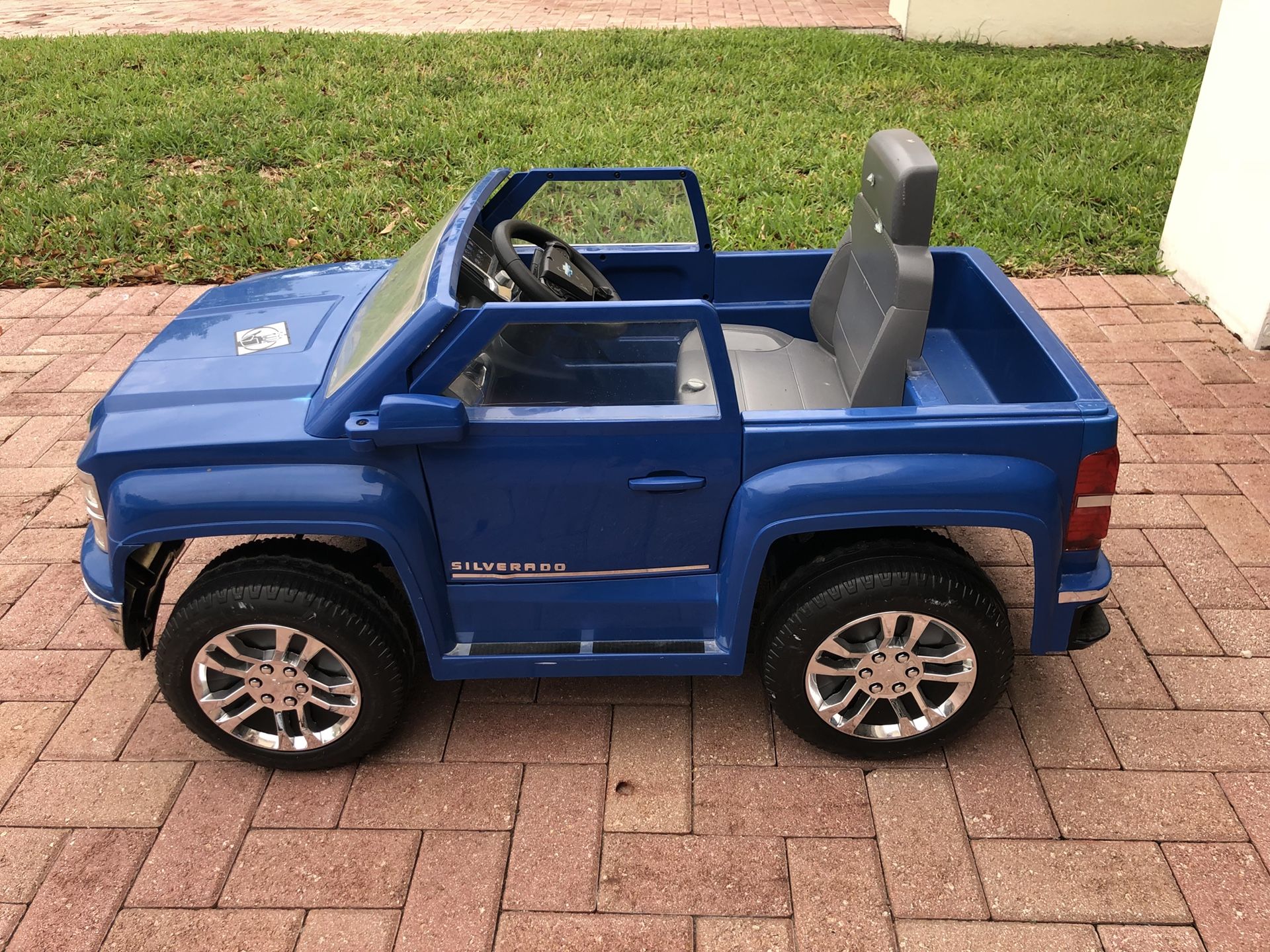Ride On Power Wheels! Chevy Silverado 12 Volt Hauling The Dodge Ram ...