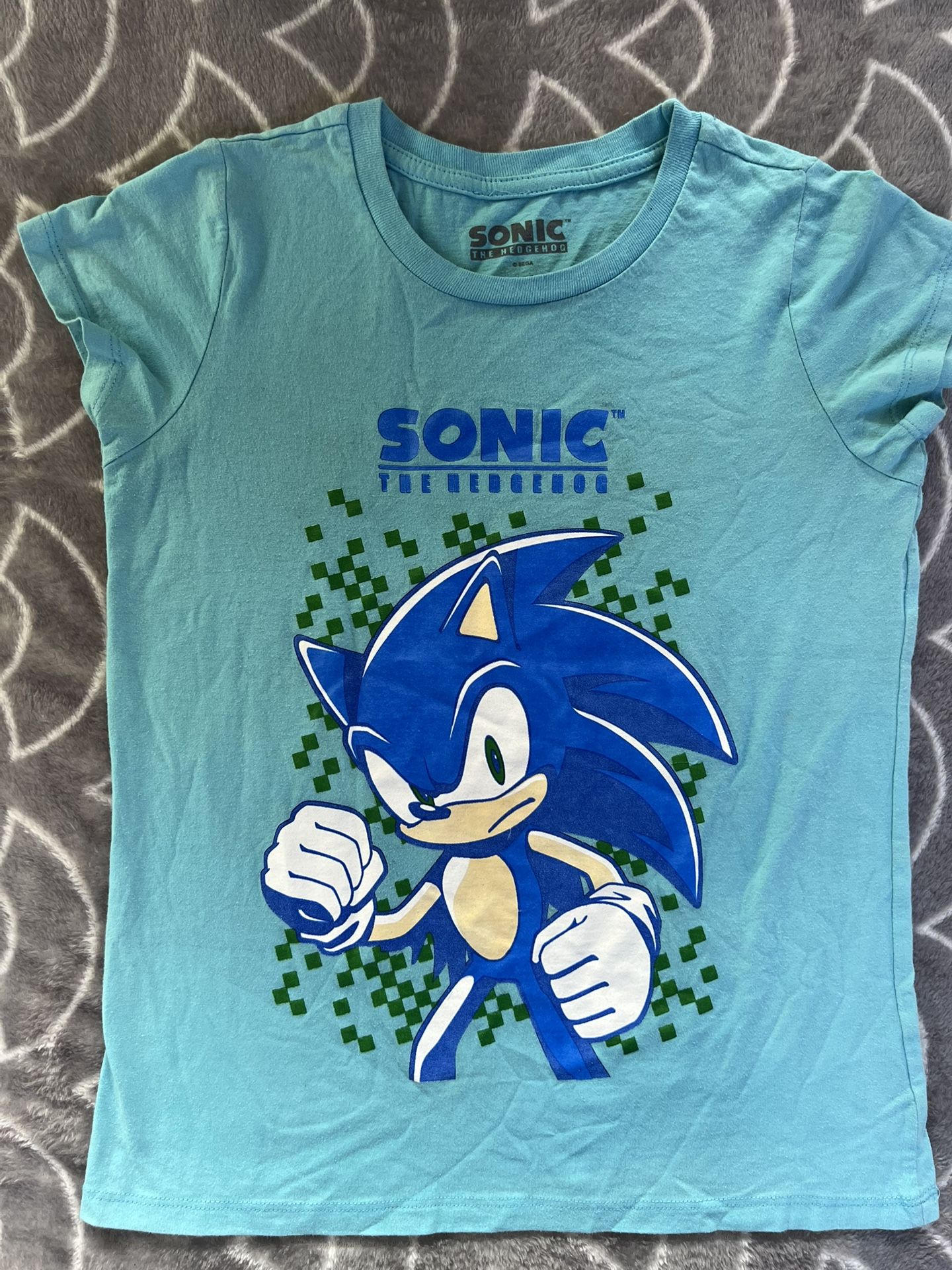 Girls Sonic the hedgehog Grahic T-Shirt sz XL (14/16) for Sale in San ...