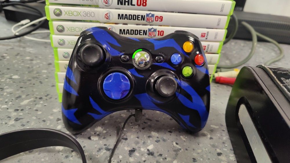 Xbox 360 Custom Bundle With Games Plugs Controller for Sale in Chicopee ...