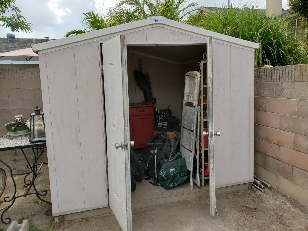 Royal Balmoral II Vinyl Storage Shed 8 x 8 ft for Sale in Garden Grove ...