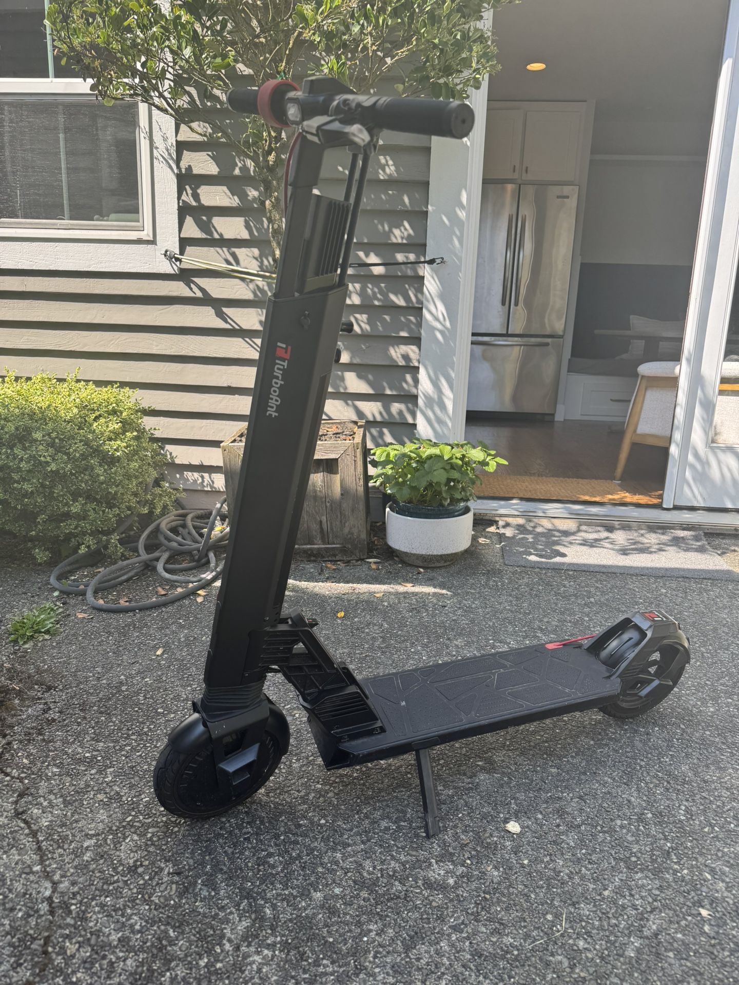 Turboant V8 Electric Scooter 20mph 50 Mile Range for Sale in Seattle ...
