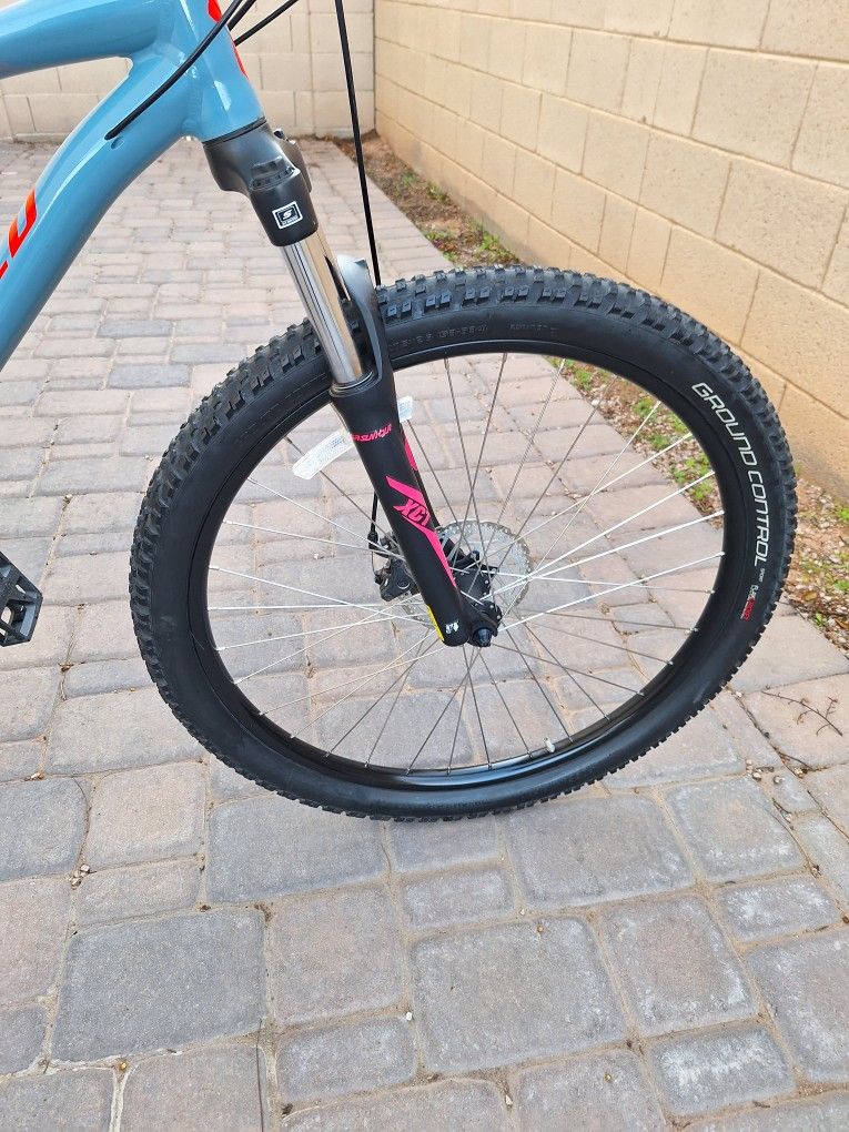 SPECIALIZED PITCH 27.5 INCH MOUNTAIN BIKE LIKE NEW ( LARGE) for Sale in ...