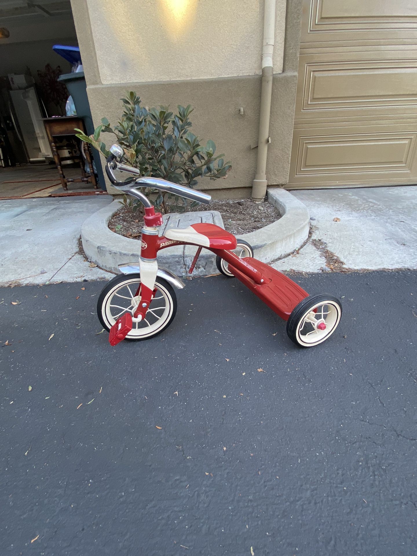 Radio Flyer Tricycle for Sale in Tustin, CA - OfferUp