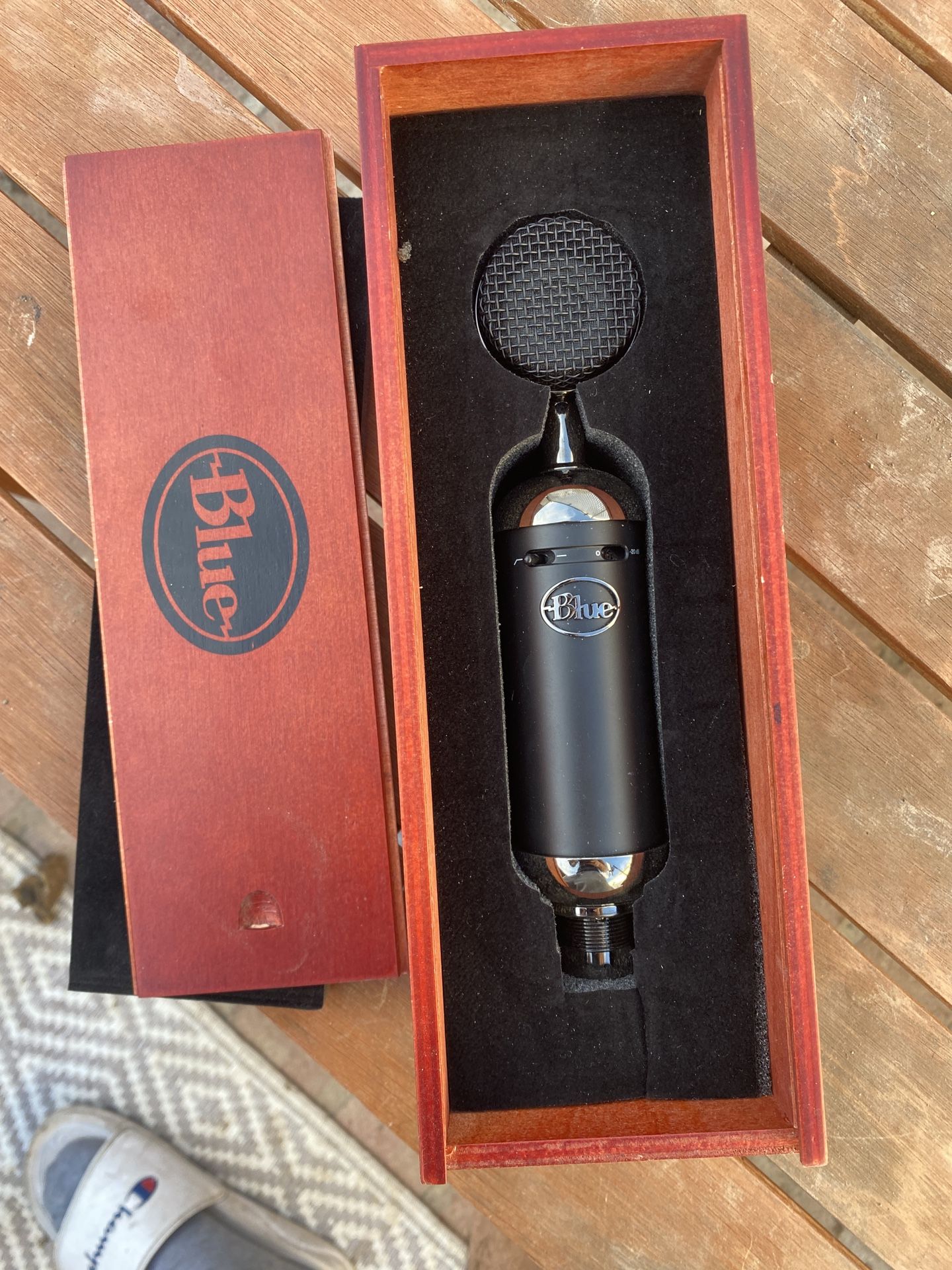 Blue Blackout Spark Condenser Microphone for Sale in Glendale, AZ - OfferUp
