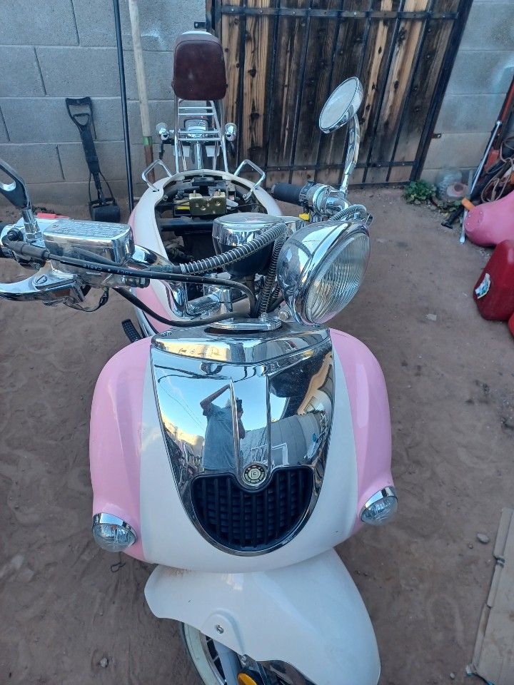 Bms Heritage 150cc Scooter for Sale in Glendale, AZ - OfferUp