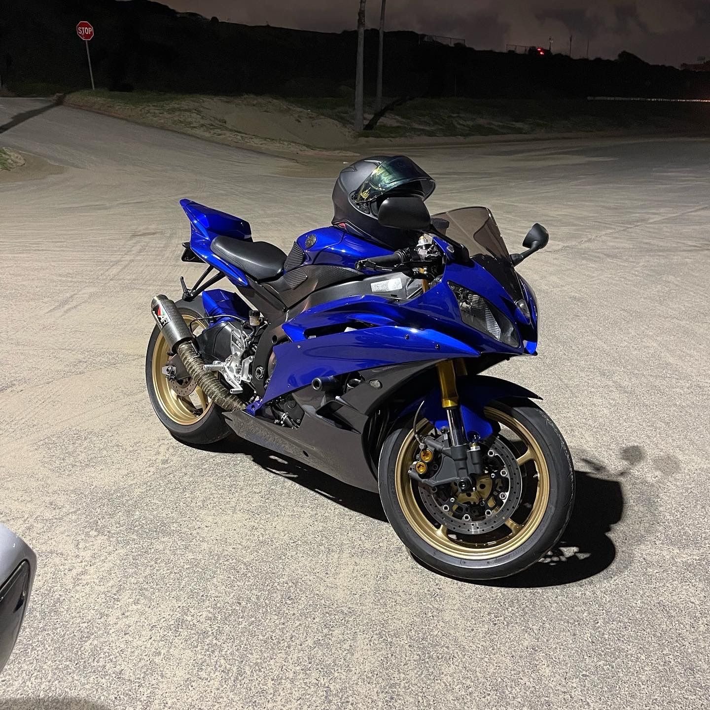 Yamaha R6 Blue And Gold