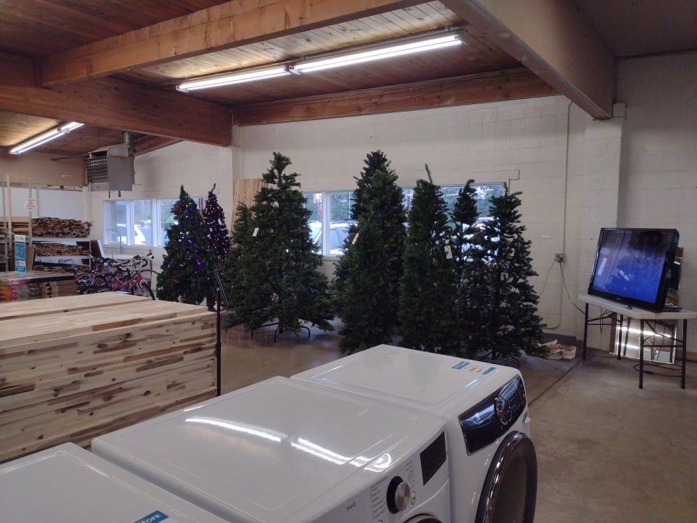 Assorted Christmas Trees 75% Off Listed Price for Sale in Lakewood, WA ...