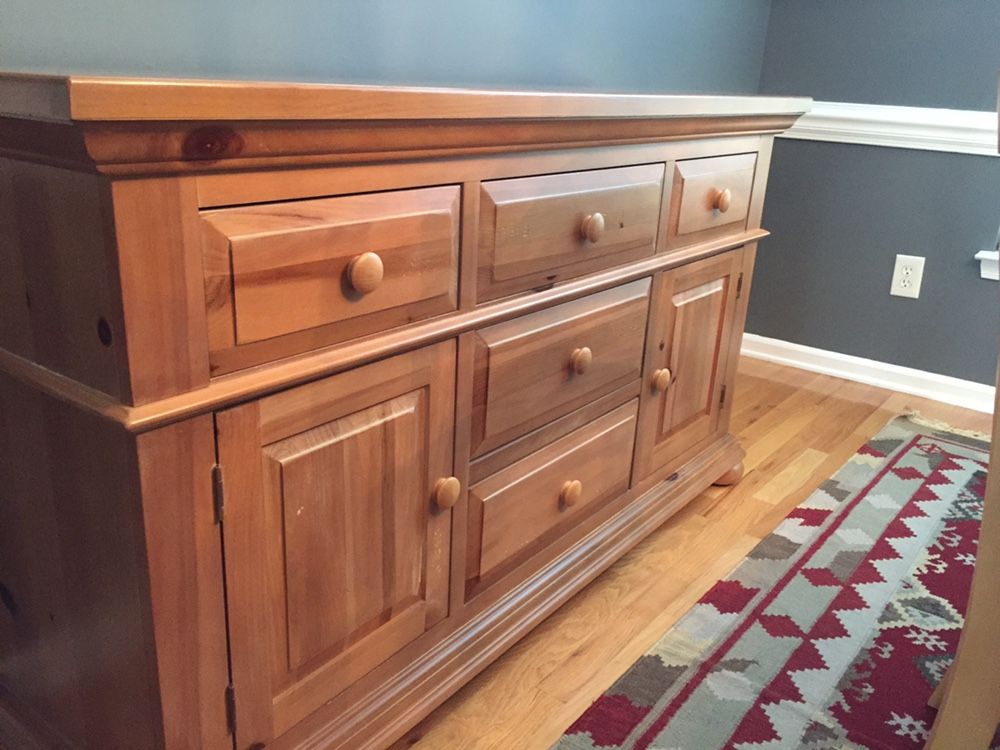 Broyhill Fontana Dining Room Set