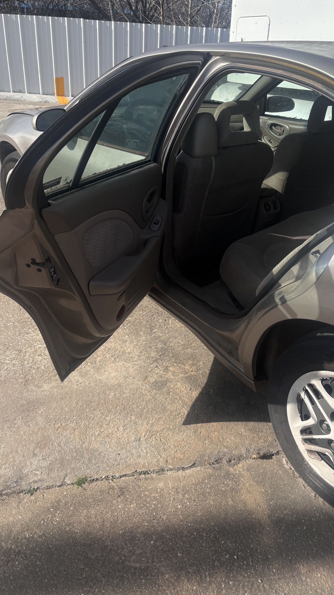 2005 Pontiac Bonnevell runs and drives lost title clean vin need gone ...