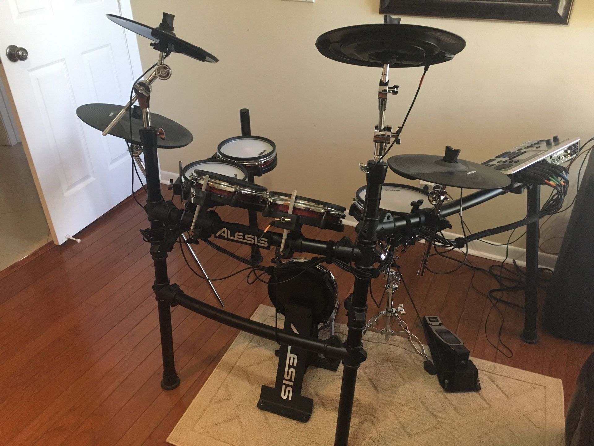 Alesis DM10 MKII Pro Electronic Drum Kit Overview Alesis DM10 MKII Pro Electronic Drum Kit Overview