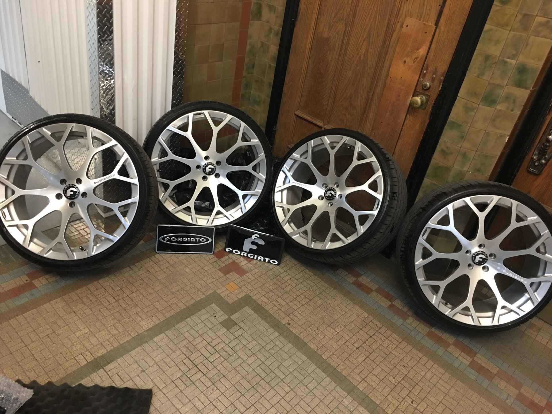 22” Forgiato Drea M Forged Wheels with Floating Caps!! for Sale in ...