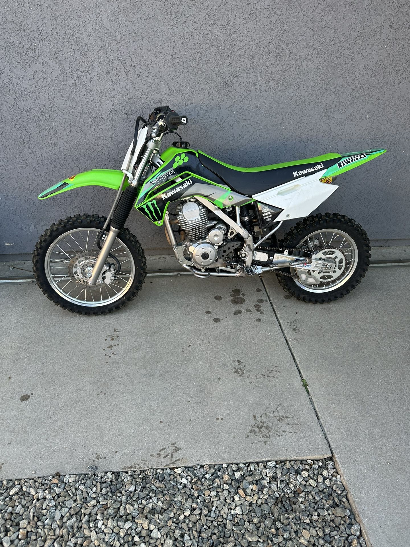 Kawasaki Klx 140 for Sale in Jurupa Valley, CA - OfferUp