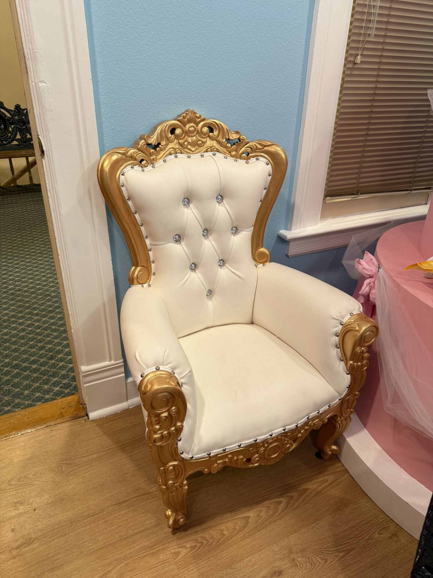 Kids Throne for Sale in Irwindale, CA - OfferUp