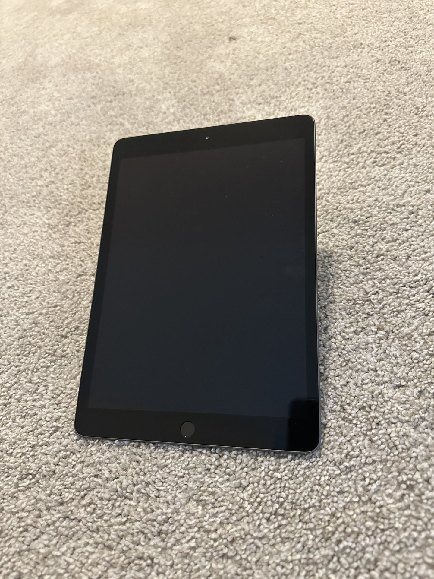 Apple iPad 8th Generation for Sale in Greensboro, NC - OfferUp