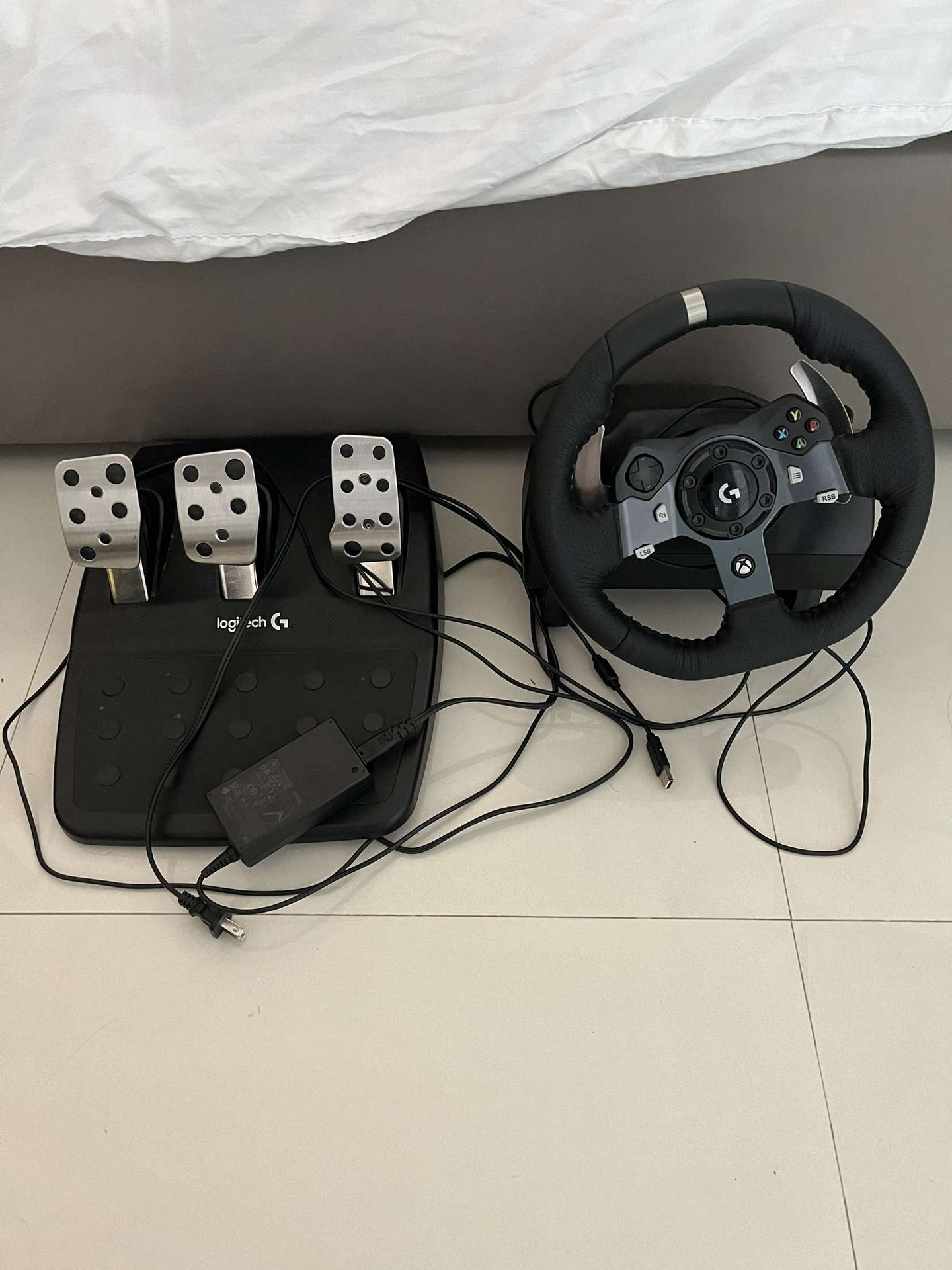 G290 Logitech Steering Wheel for Sale in Miami, FL - OfferUp