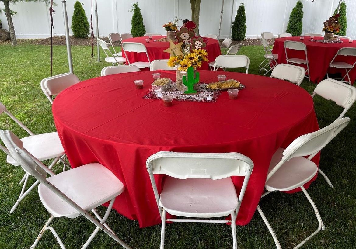 Red Round Table Clothes for Sale in Bronx, NY - OfferUp