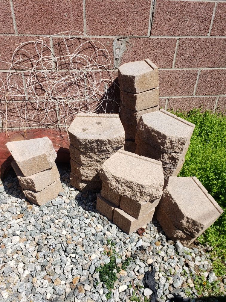 Stackable retaining blocks for Sale in La Habra, CA - OfferUp