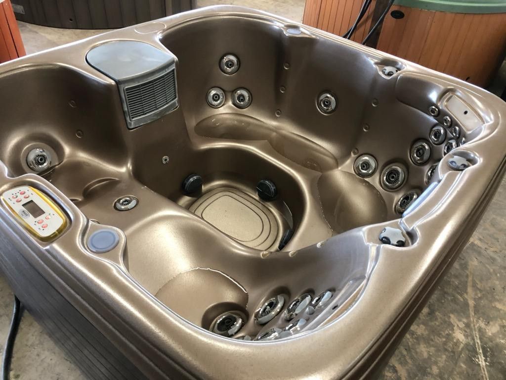 Pre-owned Maax 461 hot tub for Sale in Chandler, AZ - OfferUp