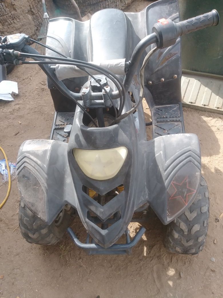 Small four wheeler for Sale in Phoenix, AZ - OfferUp