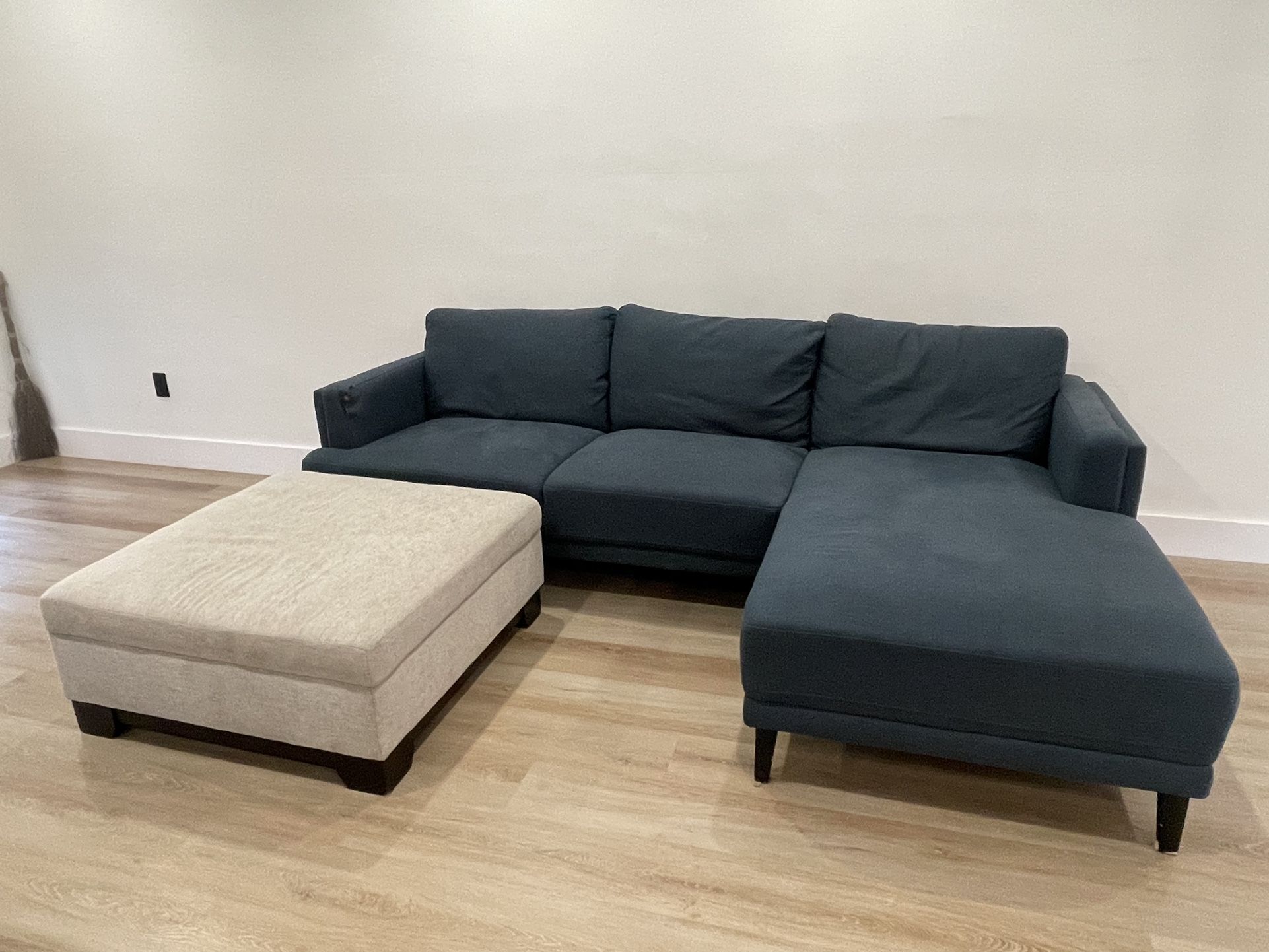 LIKE NEW Navy Blue Sectional Sofa for Sale in Miami, FL - OfferUp